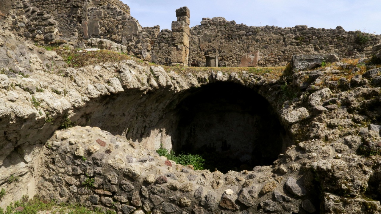 Archaeologists find a hidden abandoned city beneath another city