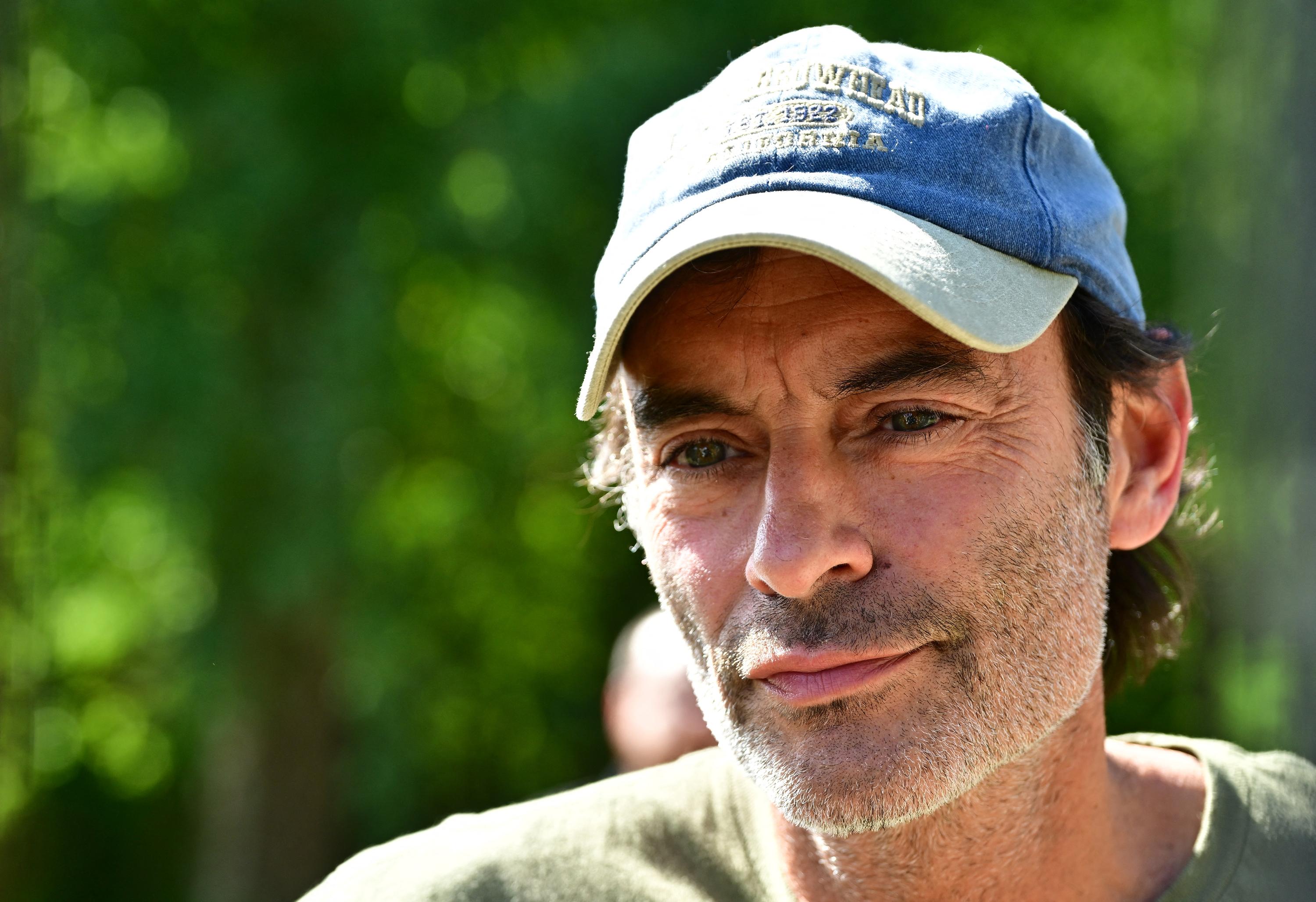 Anthony Delon installé à Douchy pour le bien de sa chienne : un lien ...