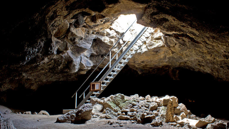 Oregon's Most Claustrophobic Hike Is A Short Lava Tube Not For The ...