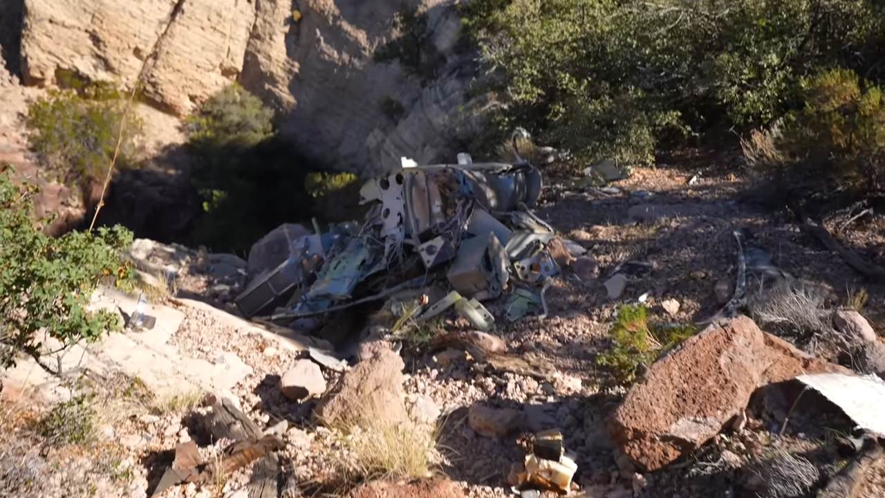 One American Guy Found Two Crashed Air Force Jets Hidden Deep in the Desert