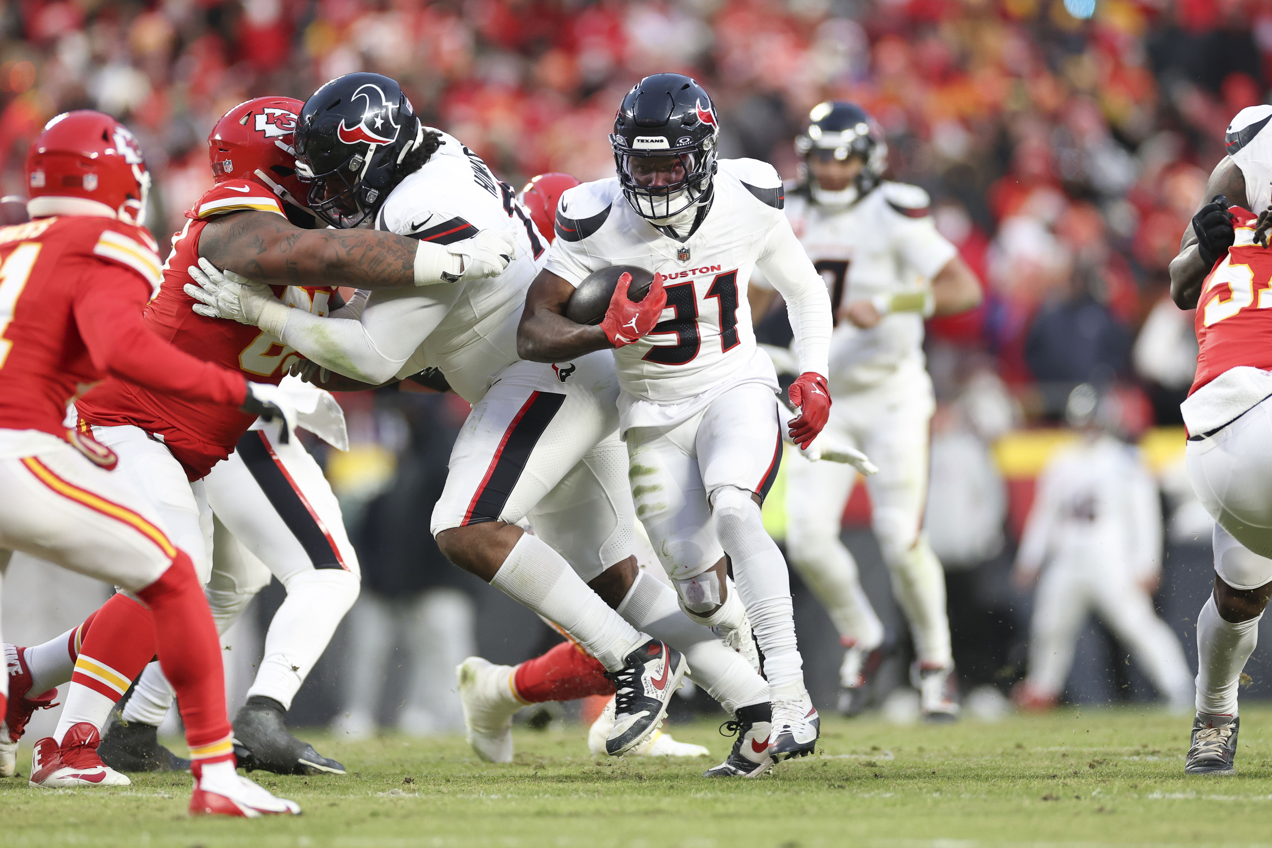 Texans cut running back hours before Bills game in surprise move