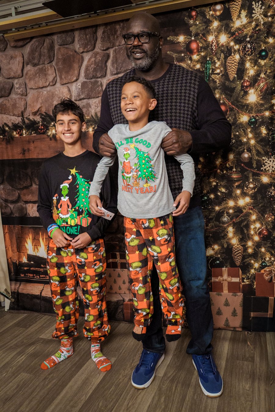 Shaquille O'Neal photobombs family Christmas portraits for holiday surprise