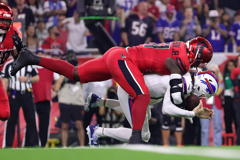 Bills offense sputters and Josh Allen engulfed by eight sacks in loss ...