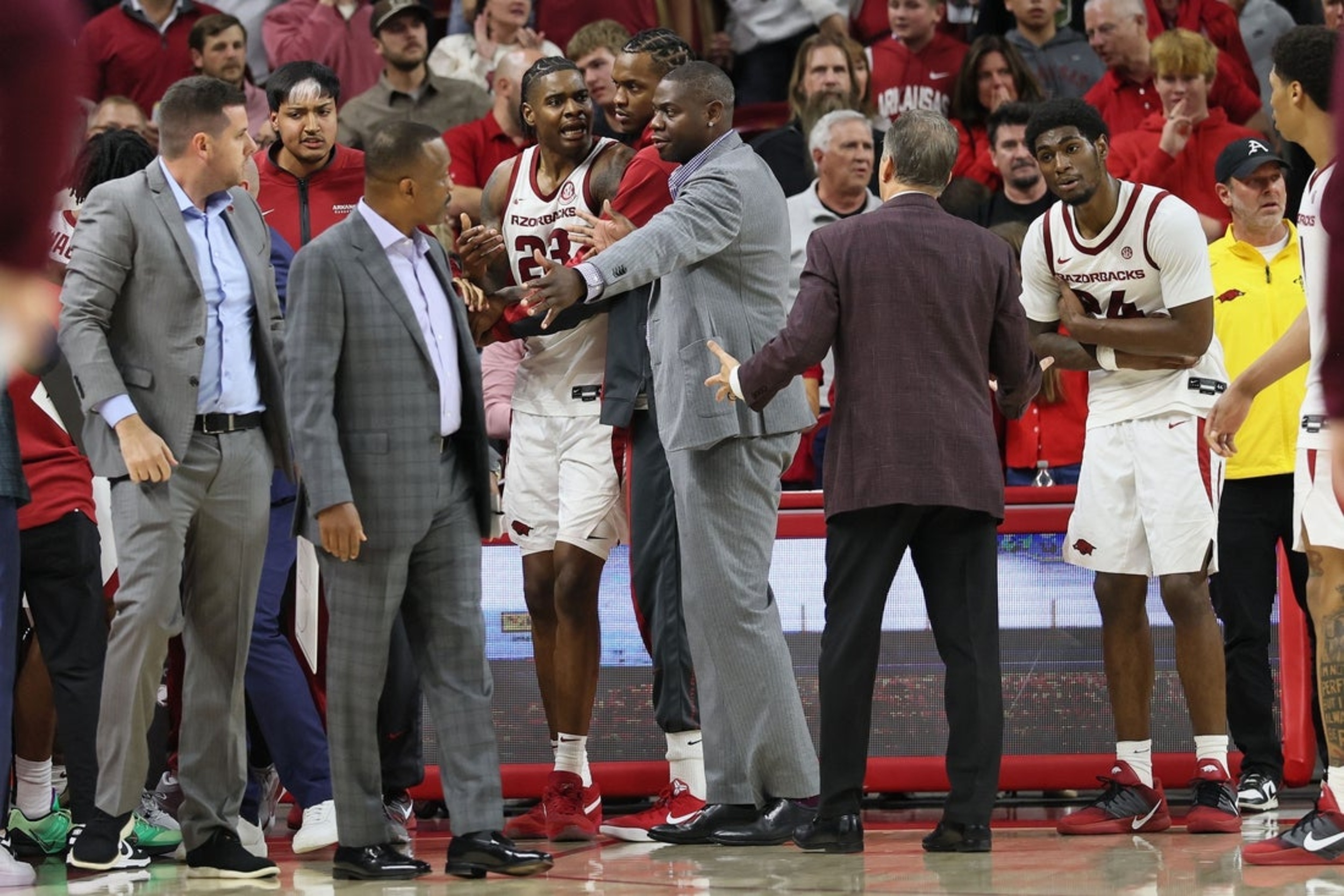 Mired in mid-major struggles, No. 21 Arkansas meets Jackson State