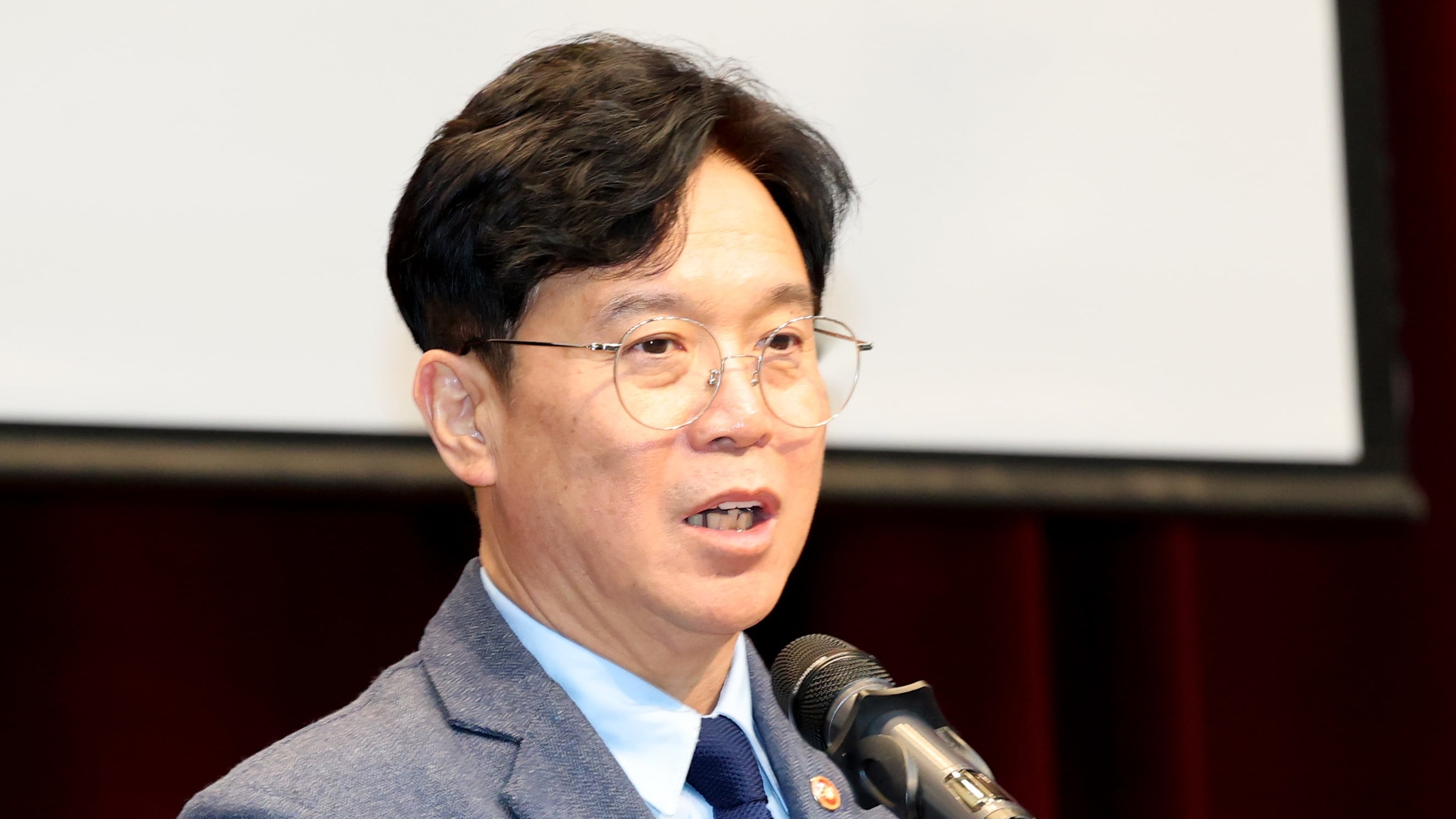 Government Creates Labor-Government Consultative Body Excluding Employers