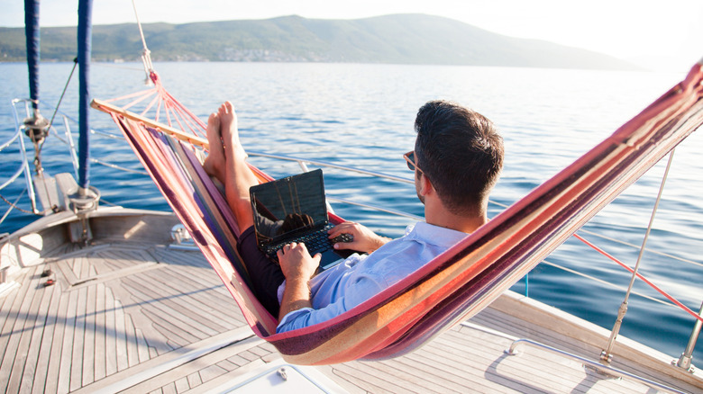 This Traveler Found Out The Hard Way Being A Digital Nomad Isn't As ...