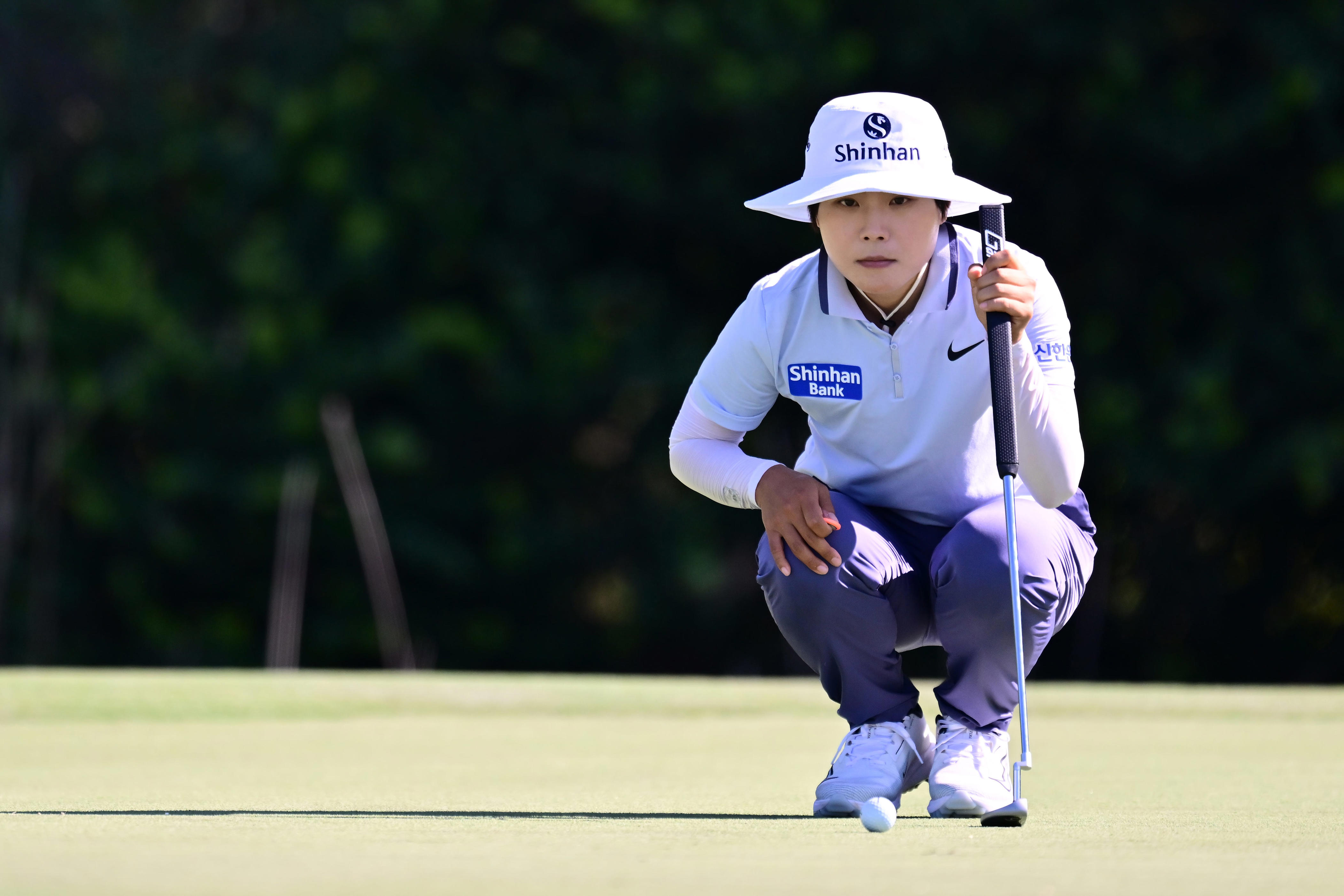CME Tour Championship leader Somi Lee putting grip looks like Lydia Ko