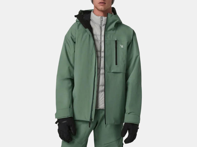 I’m an Avid Skier—Here’s What I’m Shopping From Vuori’s First Snow ...