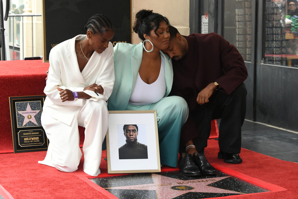 Chadwick Boseman’s Widow Pays Tribute to Him With a Touching Gesture at ...