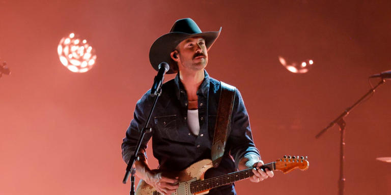 Did Riley Green Bring a Date to the CMA Awards?