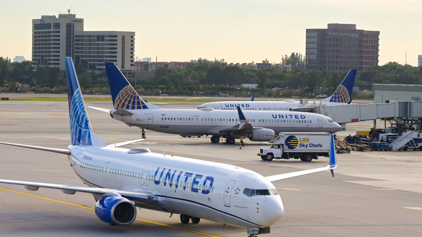 United Airlines CEO Makes Bold Prediction for Future, Takes Jab at ...