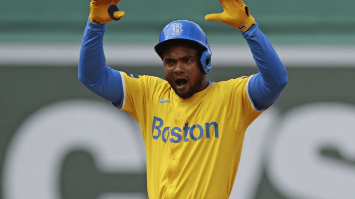 Dominican Utility Player Aims to Secure MLB Spot After Signing with Padres