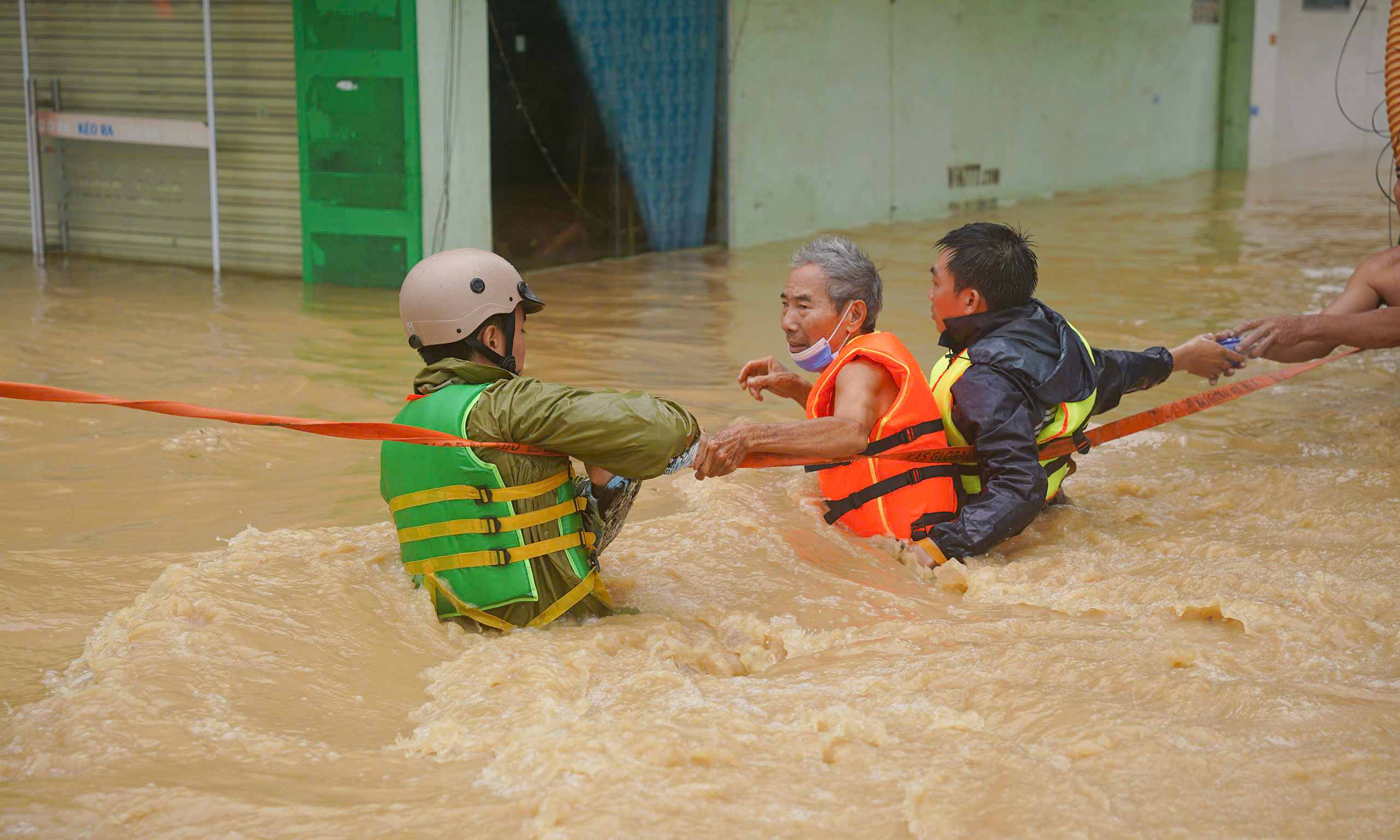 Central Vietnam braces for more rain amid deadly flooding