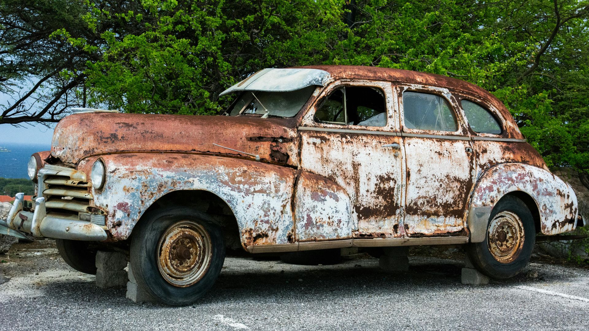 10 Things That Instantly Make Your Car Look Old & 10 That Keep It ...