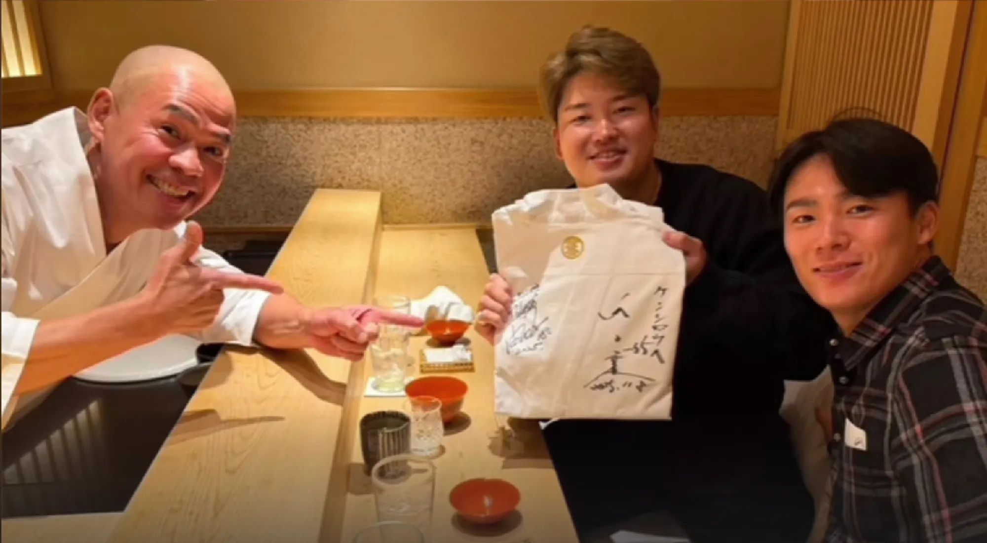Yoshinobu Yamamoto Dines With Munetaka Murakami, Sparks Dodgers Move Rumors