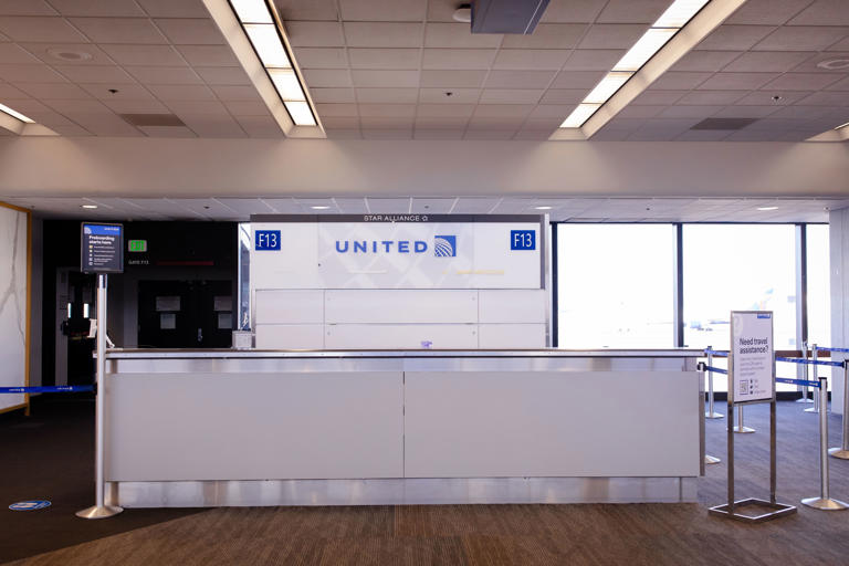 United Airlines Issues Statement After 336 Passenger Flight Turns Back ...