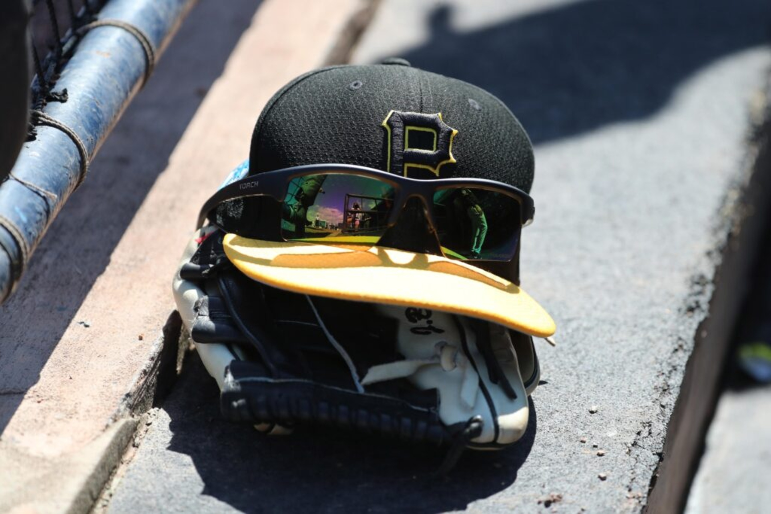 Pirates Sign Two to Avoid Arbitration