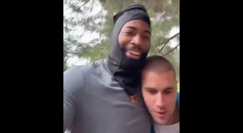 Justin Bieber helps stranded fan after car breaks down in heartwarming viral moment [VIDEO]