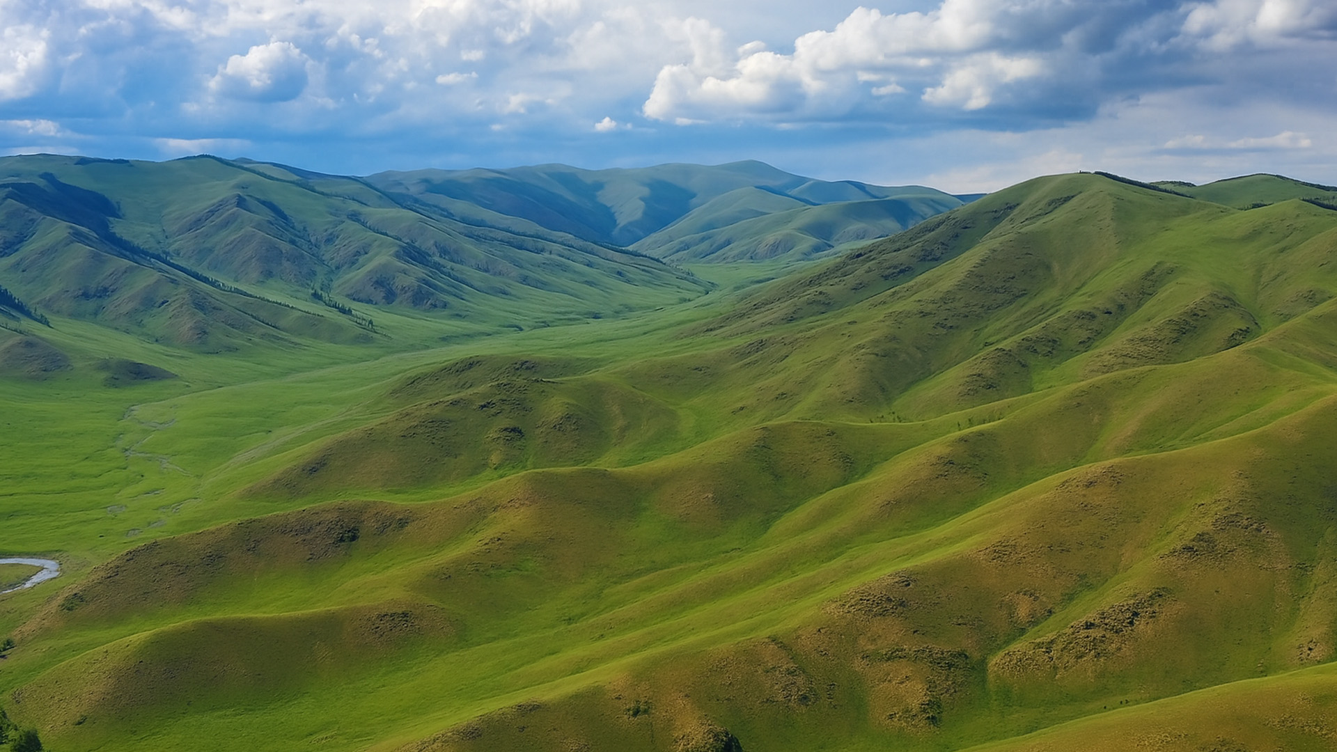 Weite Graslandschaften der Mongolei