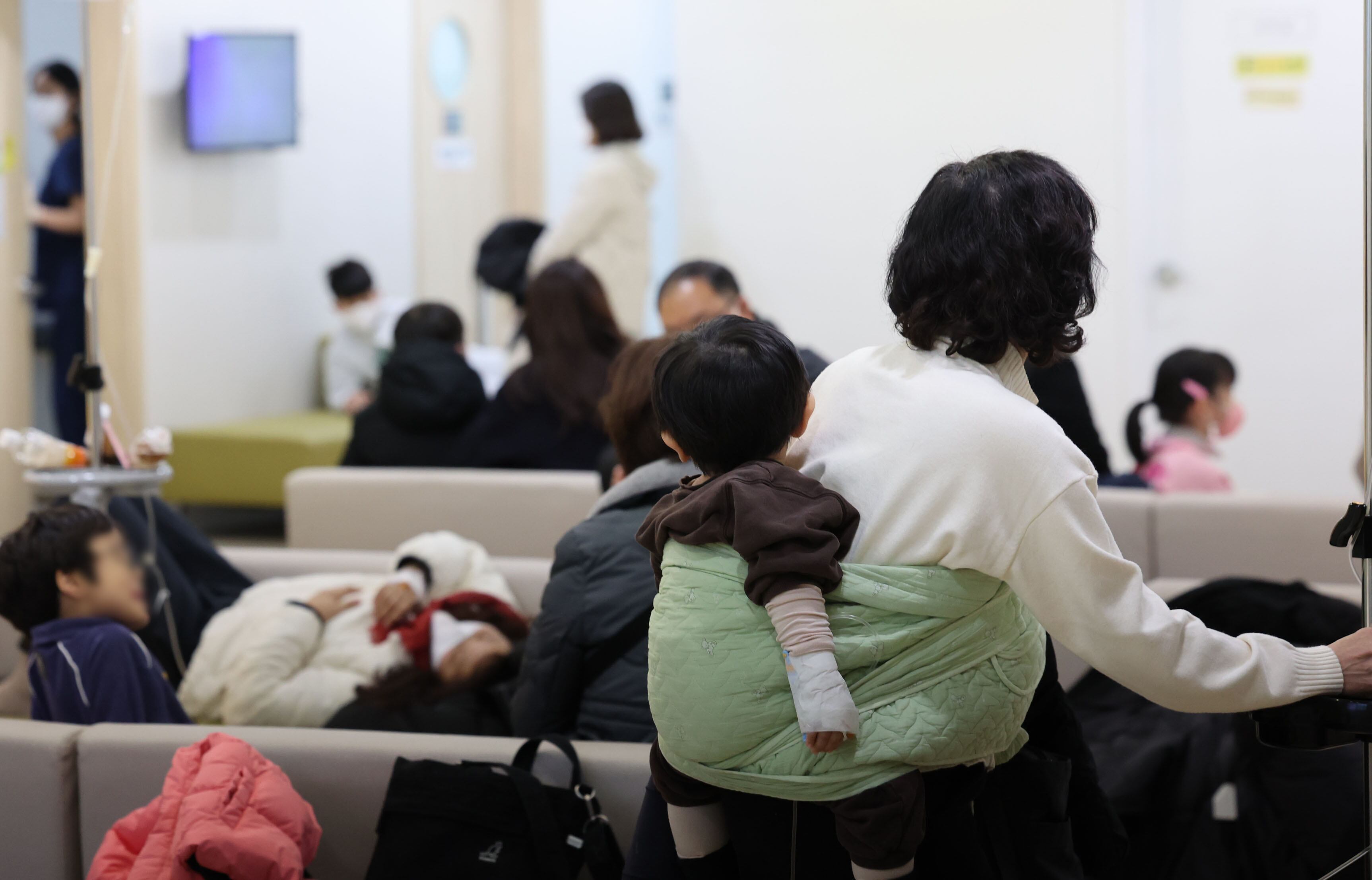 Flu surge fastest in decade devastates schools