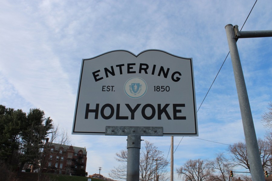 Jackson Street closed in Holyoke after tractor-trailer crash