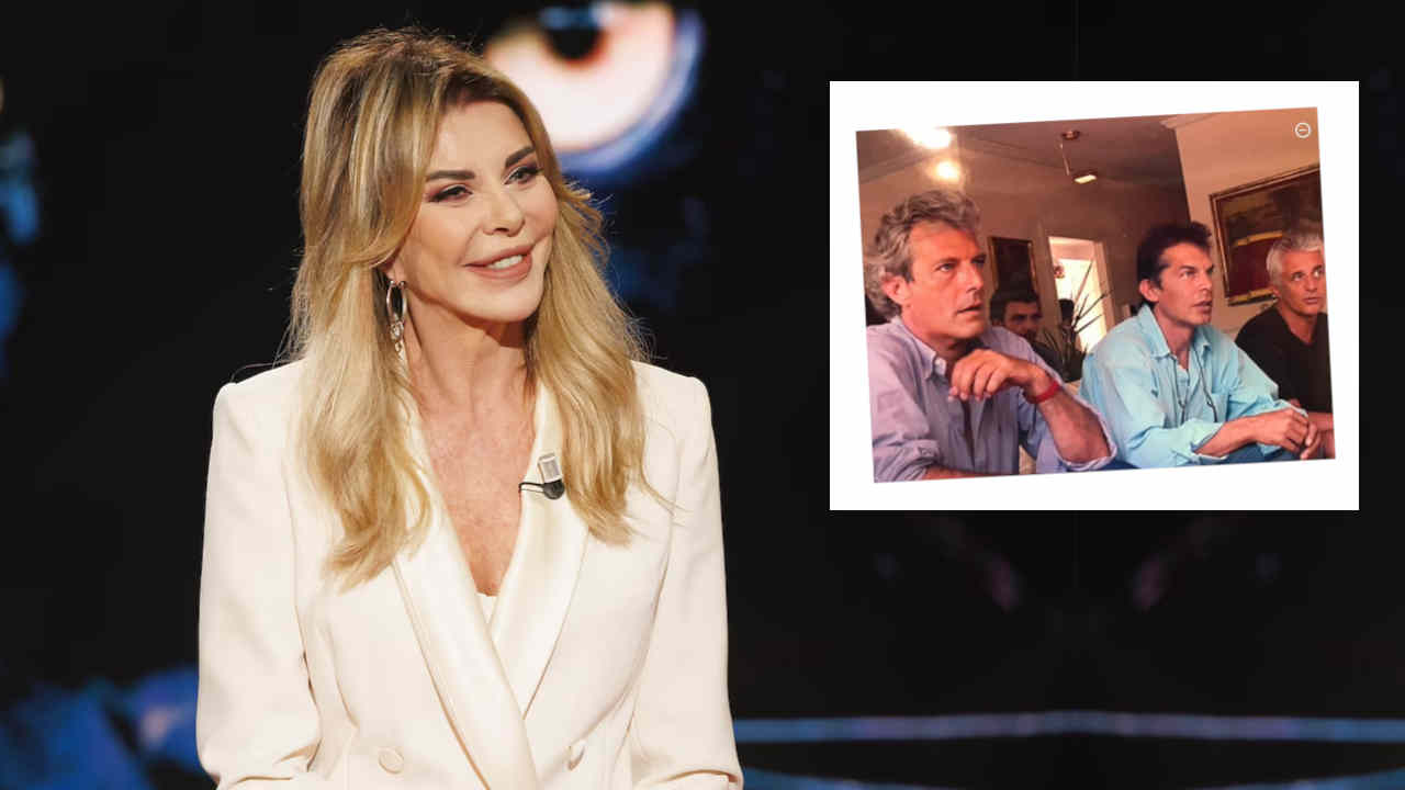Alba Parietti e i suoi tre ex insieme sul divano: una foto che racconta ...