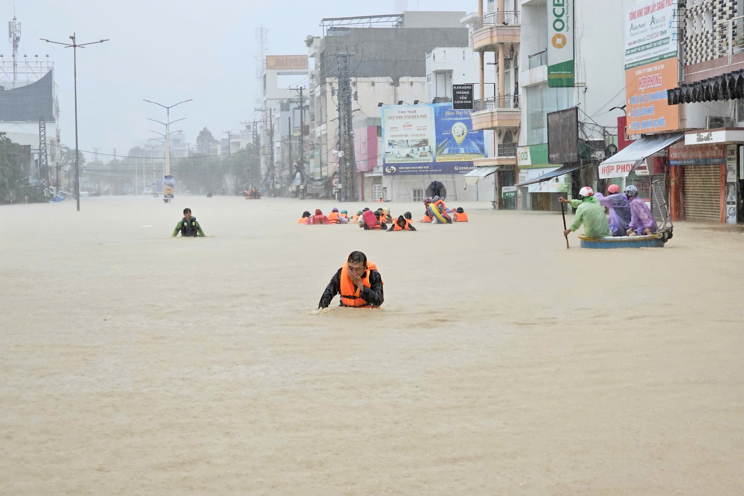 Flood death toll rises to 43 in central Vietnam, economic loss ...