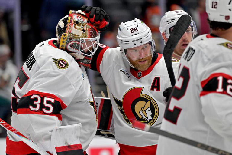 Ducks' six-game home winning streak is ended by Senators