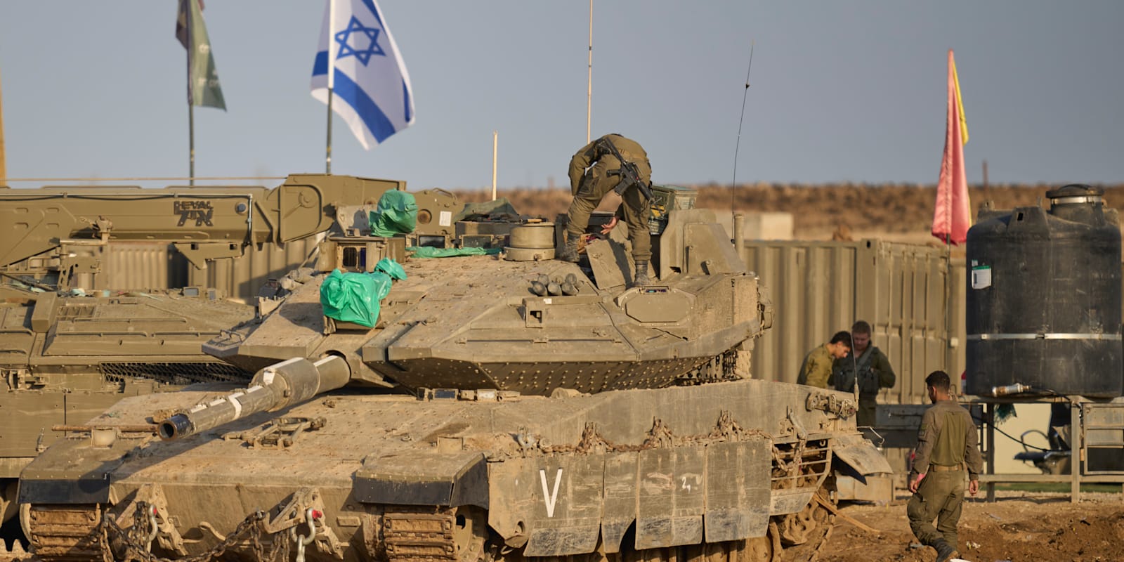 Minst 33 döda i israeliska attacker i Gaza