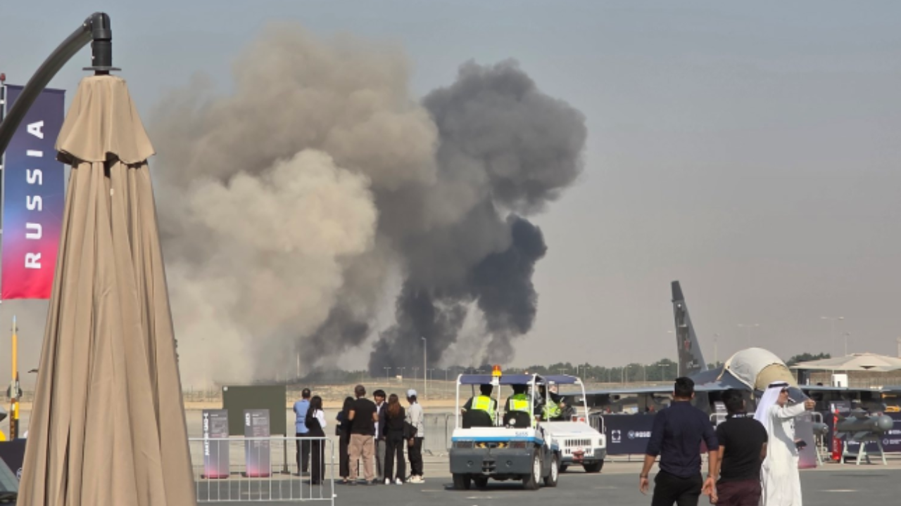 Tejas fighter jet crashes in Dubai during air show; fate of pilot ...