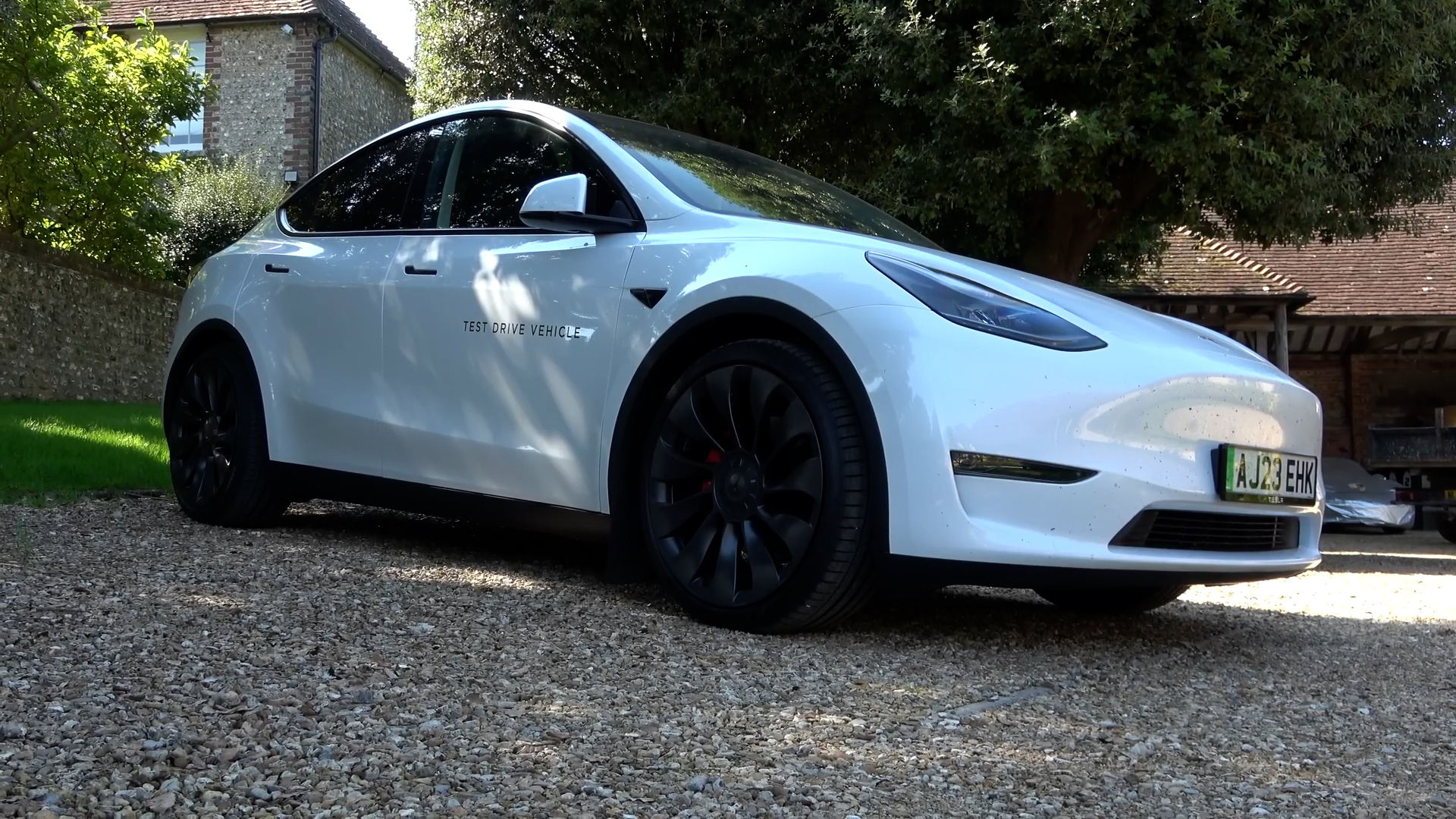 Testing the Model Y Dog Mode Feature