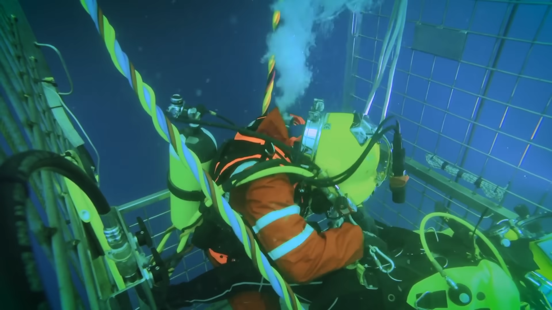 What Happens When a Diver’s Lifeline Snaps at 265 Feet… And the Sea ...