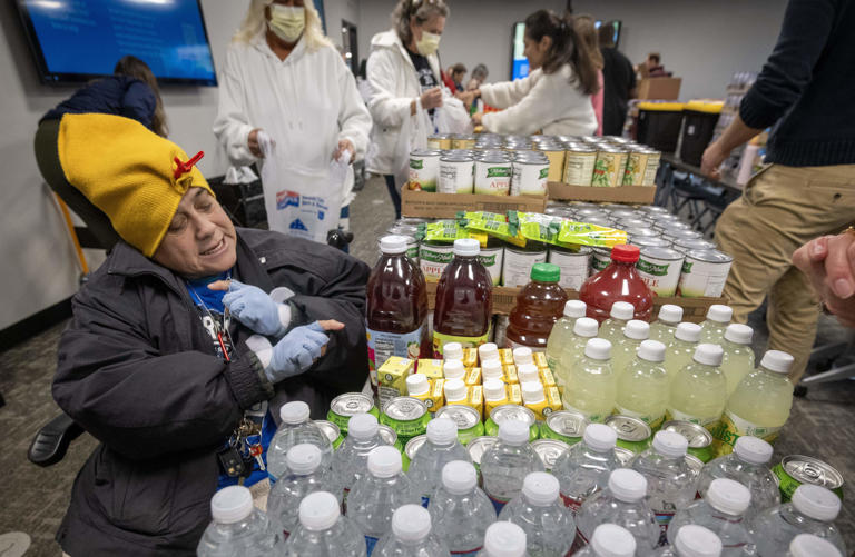 Food lines grow as SNAP delay, rising costs stretch KC families in ...