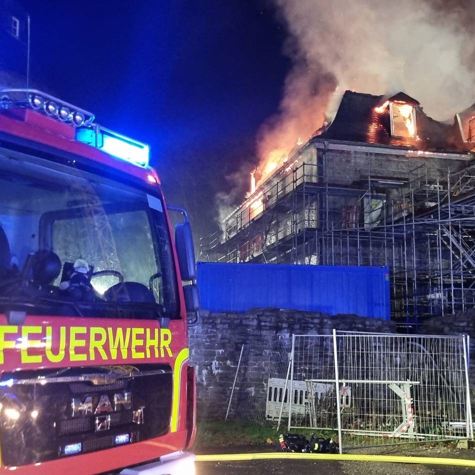 Mehr als zehn Millionen Euro Schaden nach Großfeuer