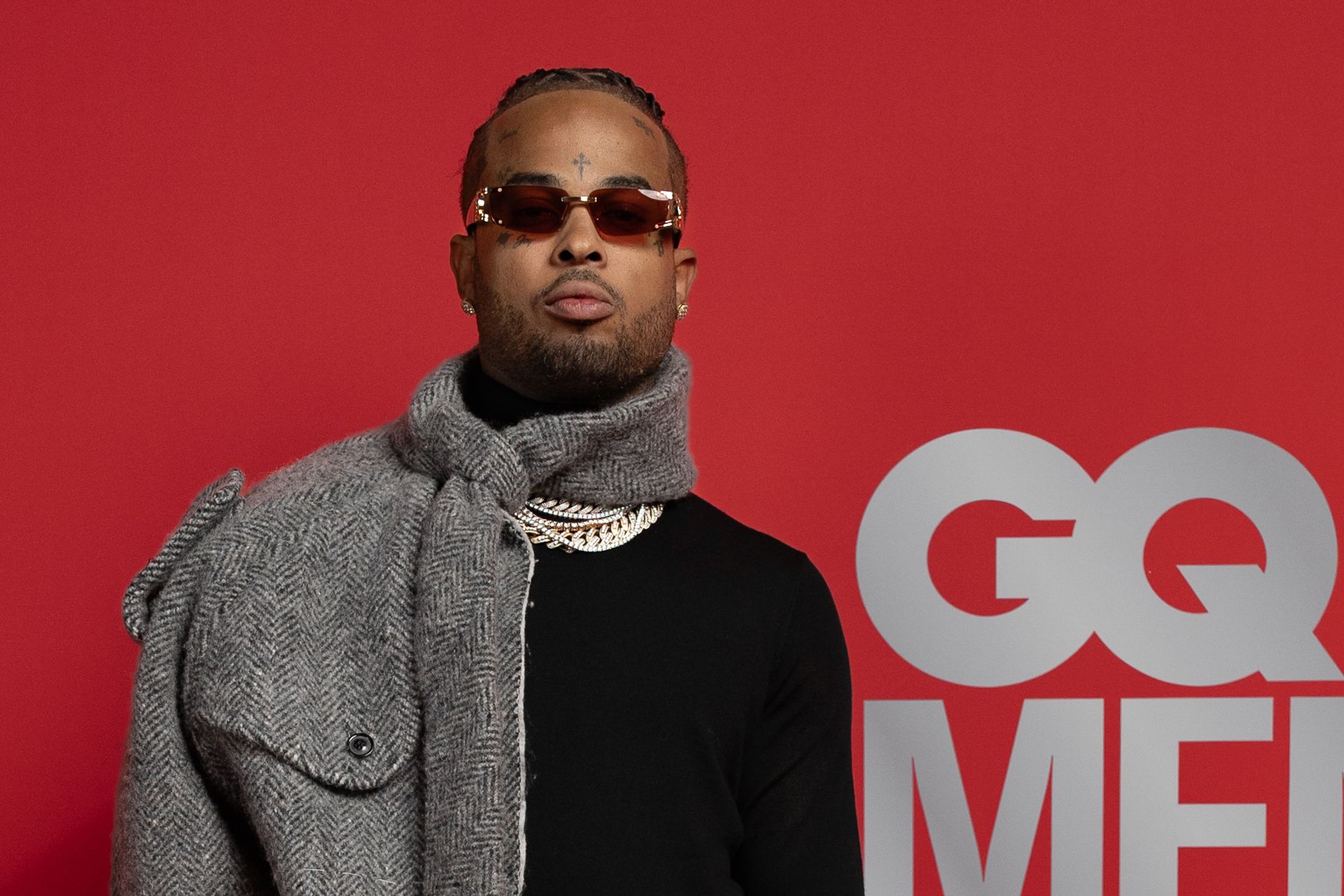 Le rappeur Kalash a sorti une magnifique montre Rolex en or lors de la ...