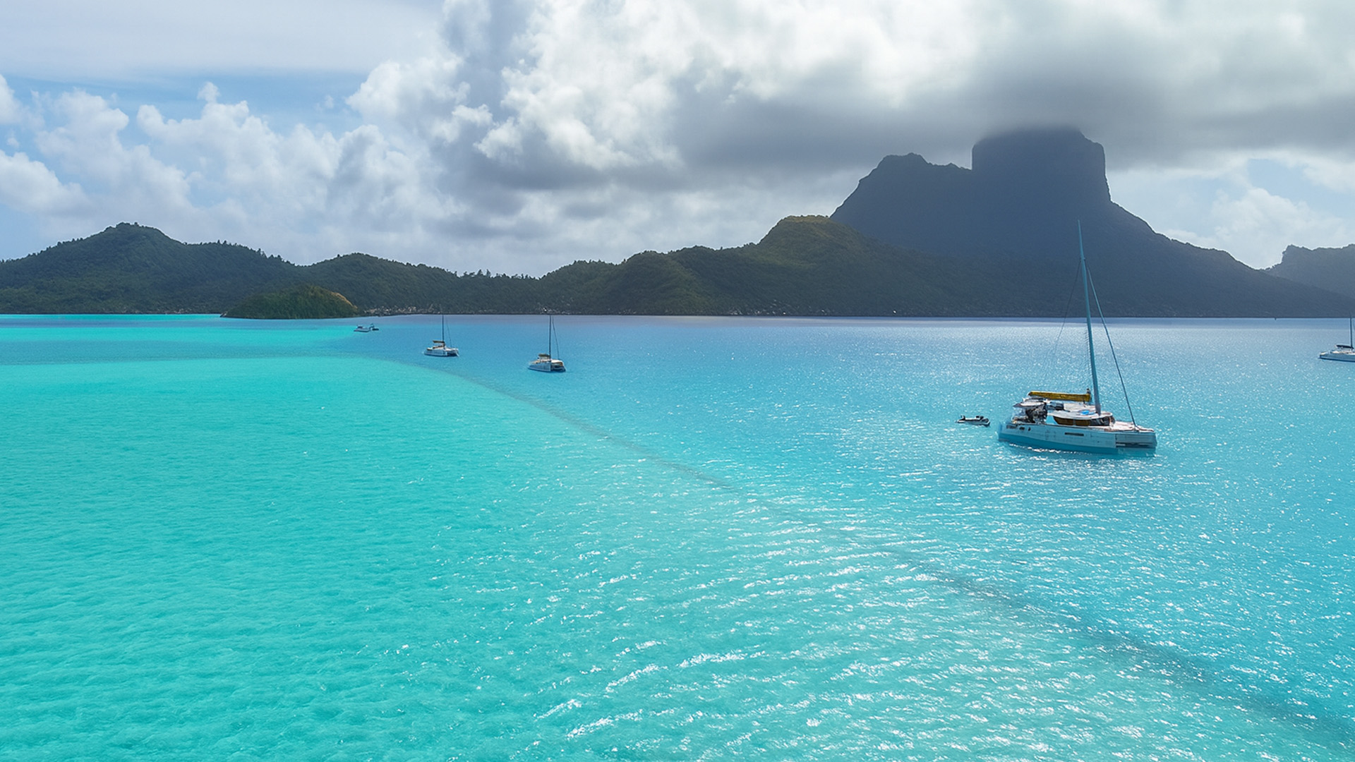 Bora Bora Lagoon Colors Changing in One View