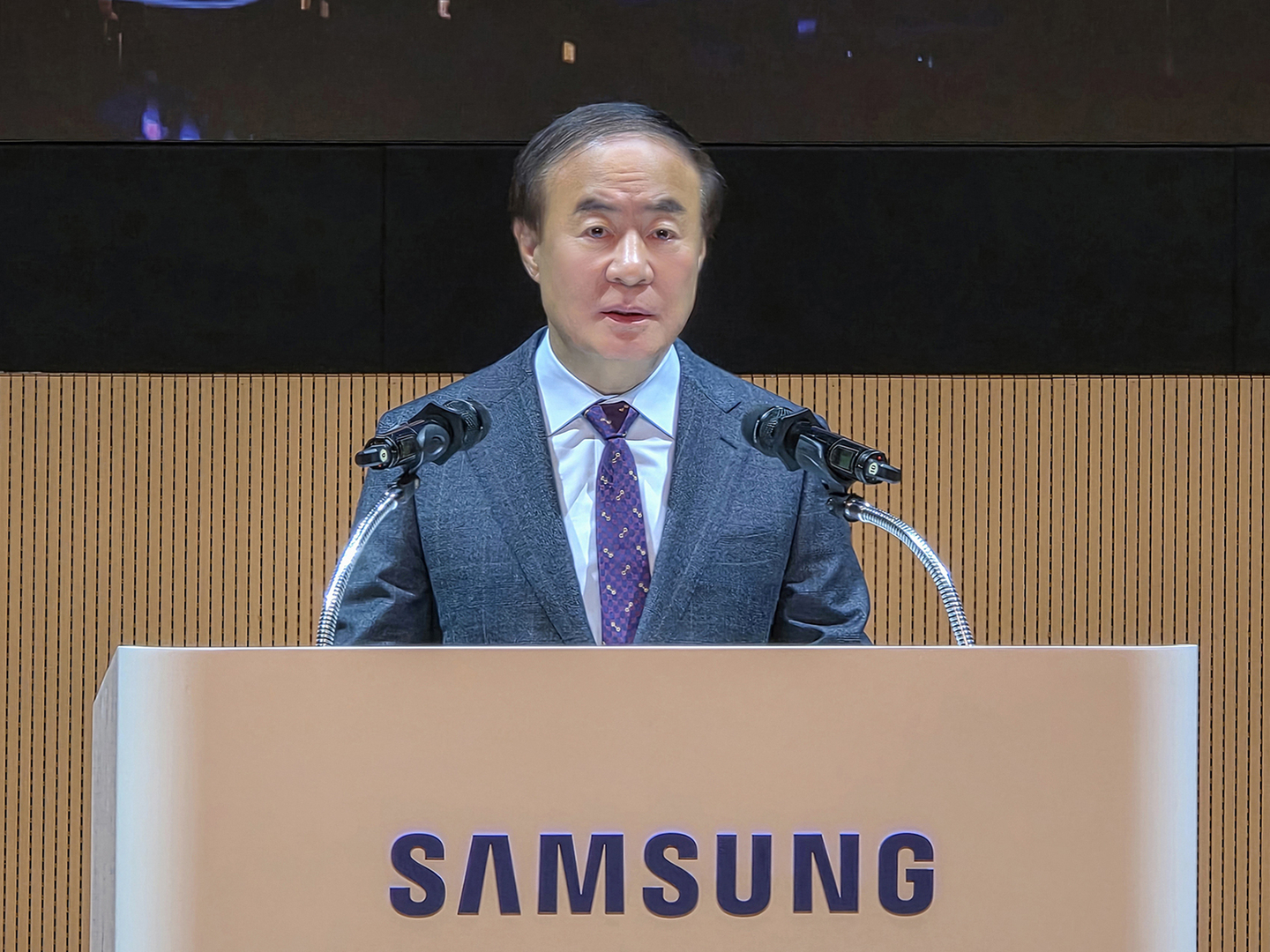 Two heads better than one for Samsung as company restores dual-CEO ...