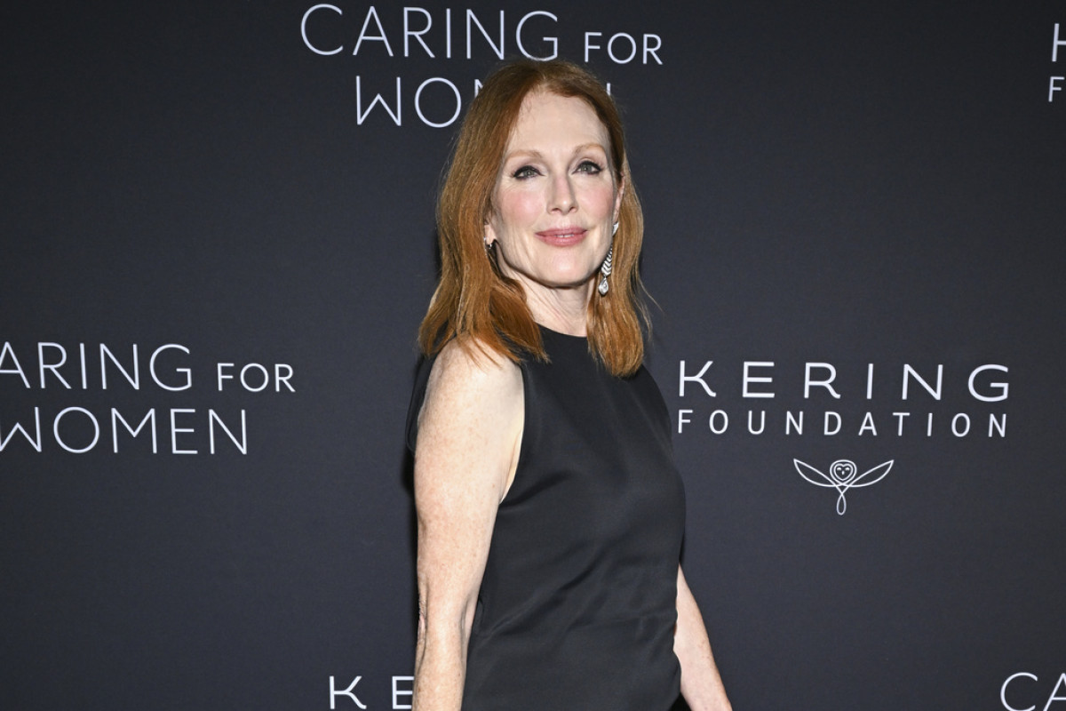 Η Julianne Moore εμφανίζεται χωρίς μακιγιάζ και αποκαλύπτει μια φυσικά ...