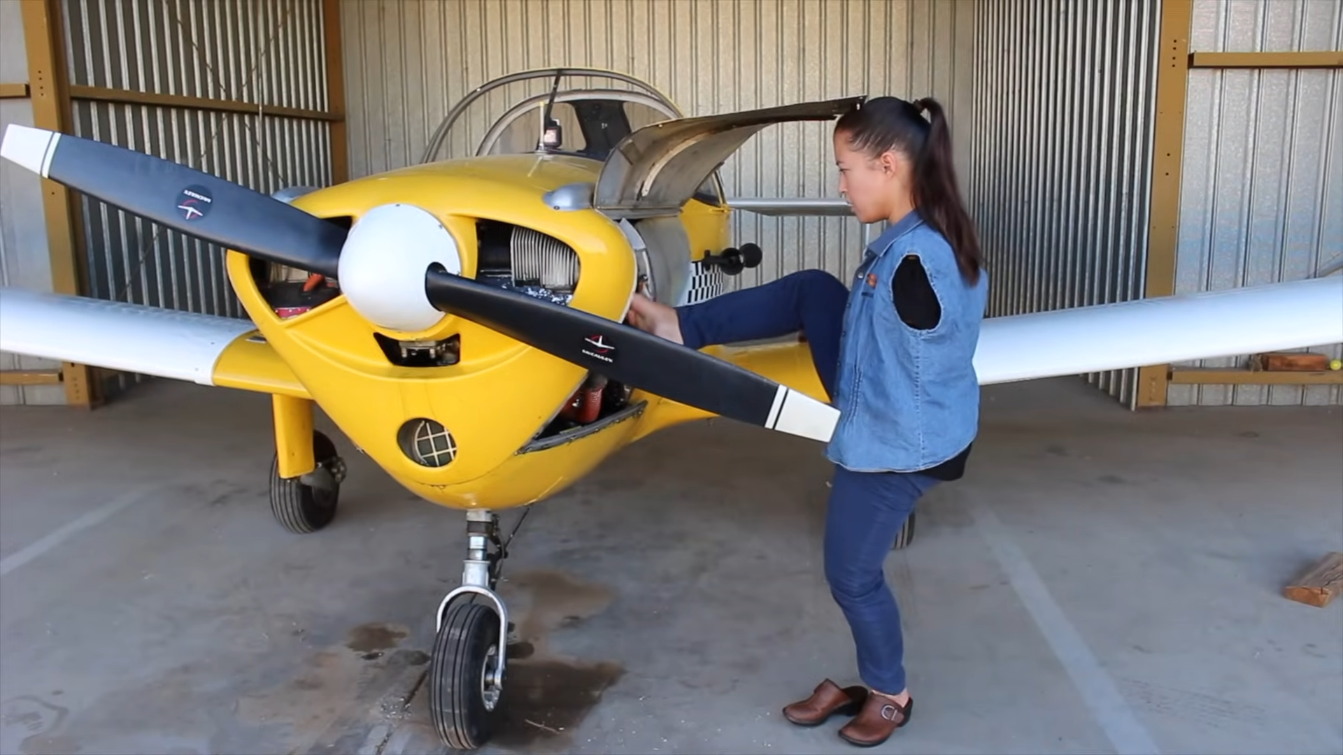 How one woman without arms tried to fly a plane using only her feet