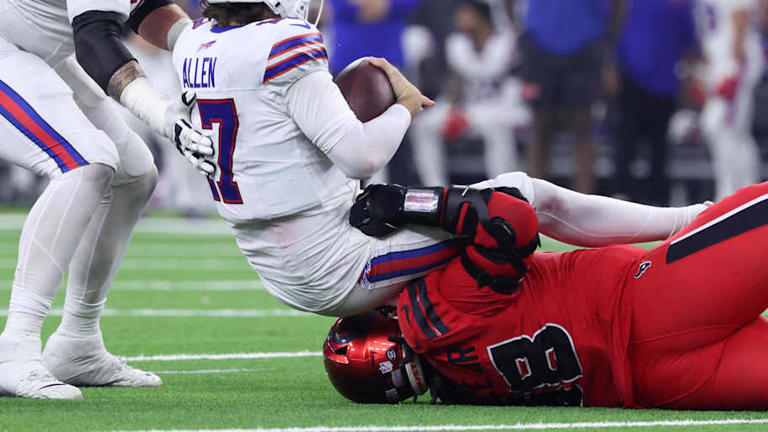 Dion Dawkins in denial about Bills OL's feeble performance in Week 12 ...