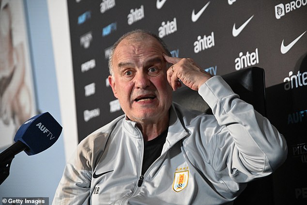 Marcelo Bielsa calls shock press conference after Uruguay's loss to USA ...