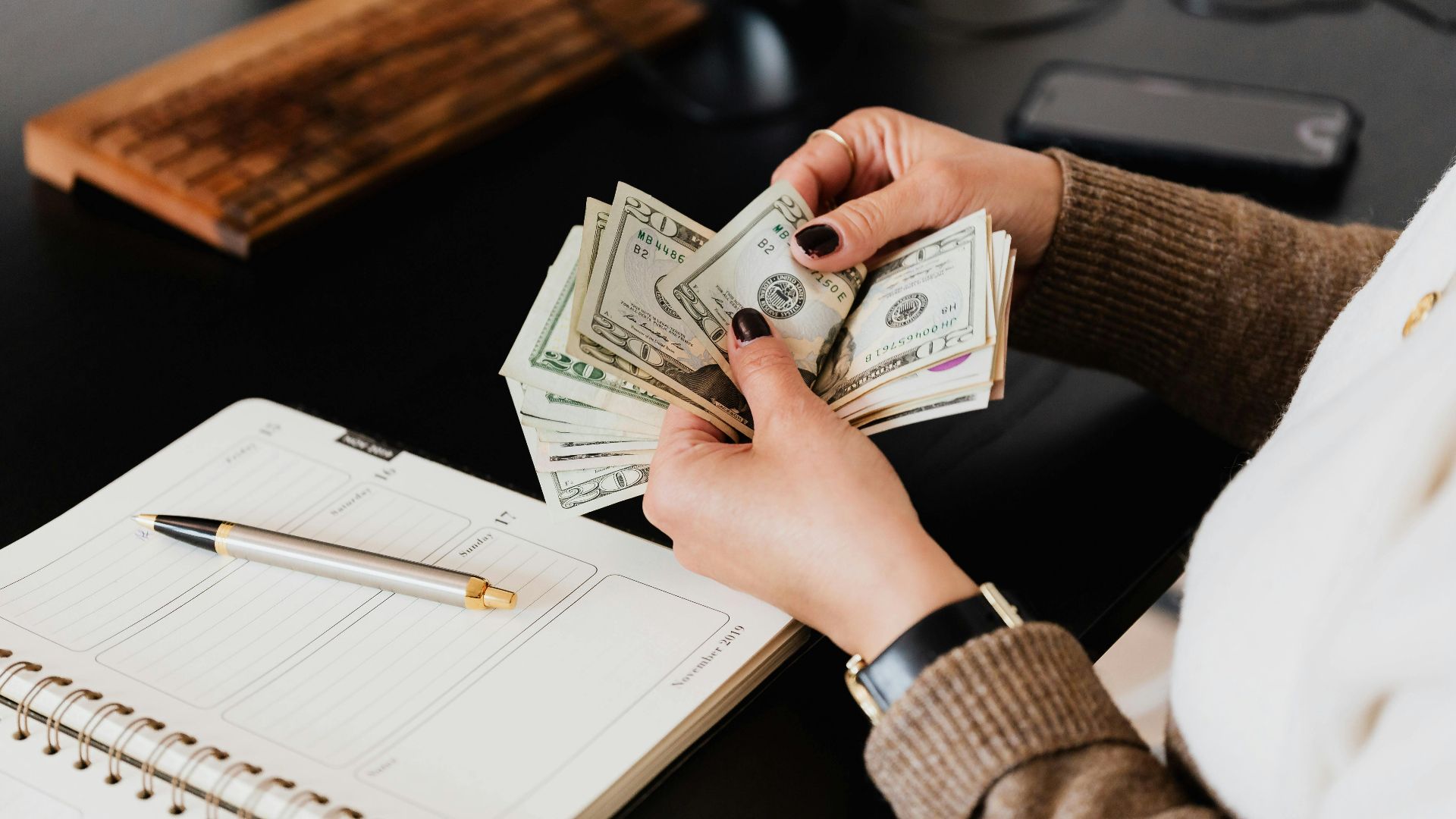 I found $9,800 in an old cookie tin in my late grandmother’s pantry. My ...