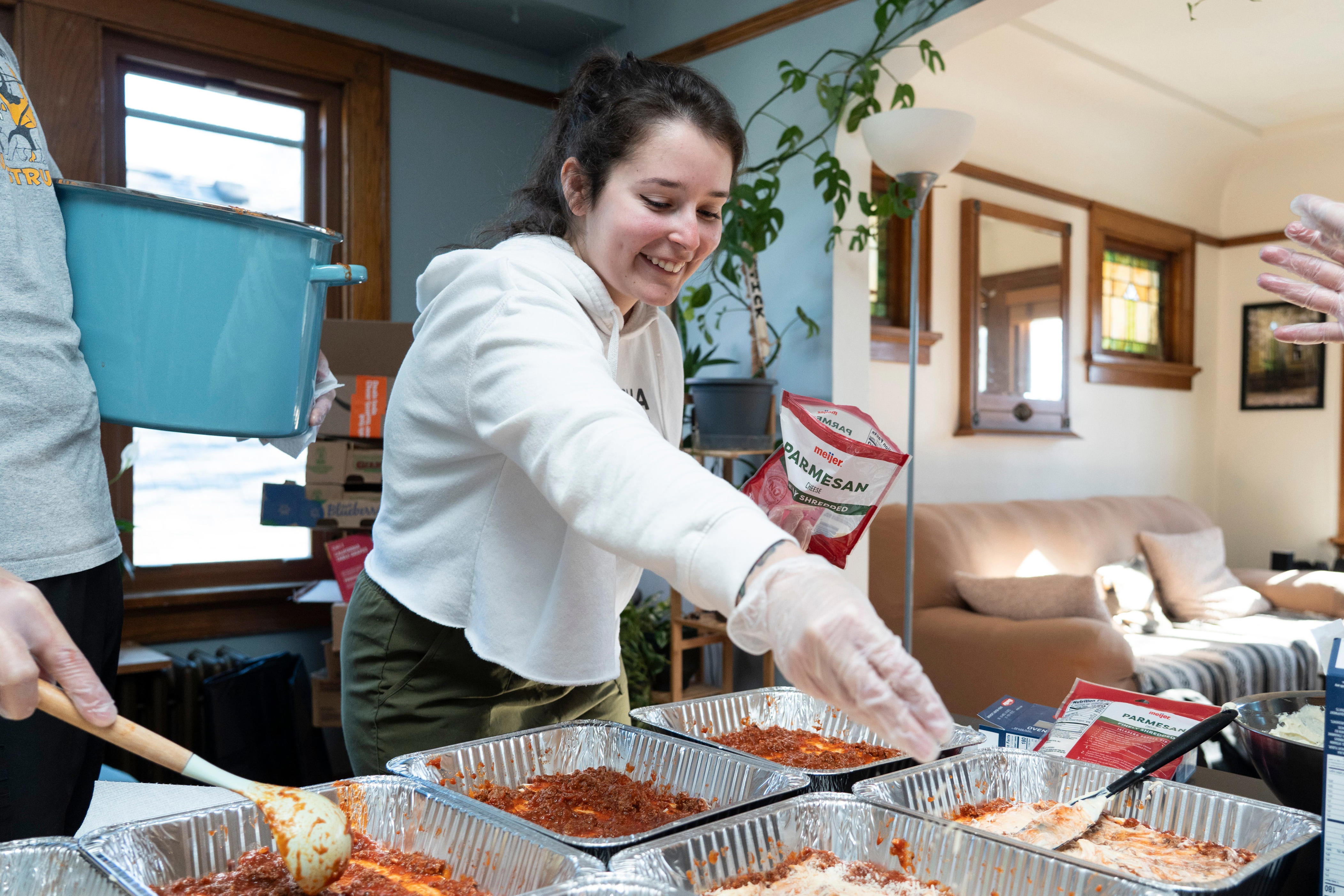 These 'lasagna parties' feed hundreds of Milwaukee families in need