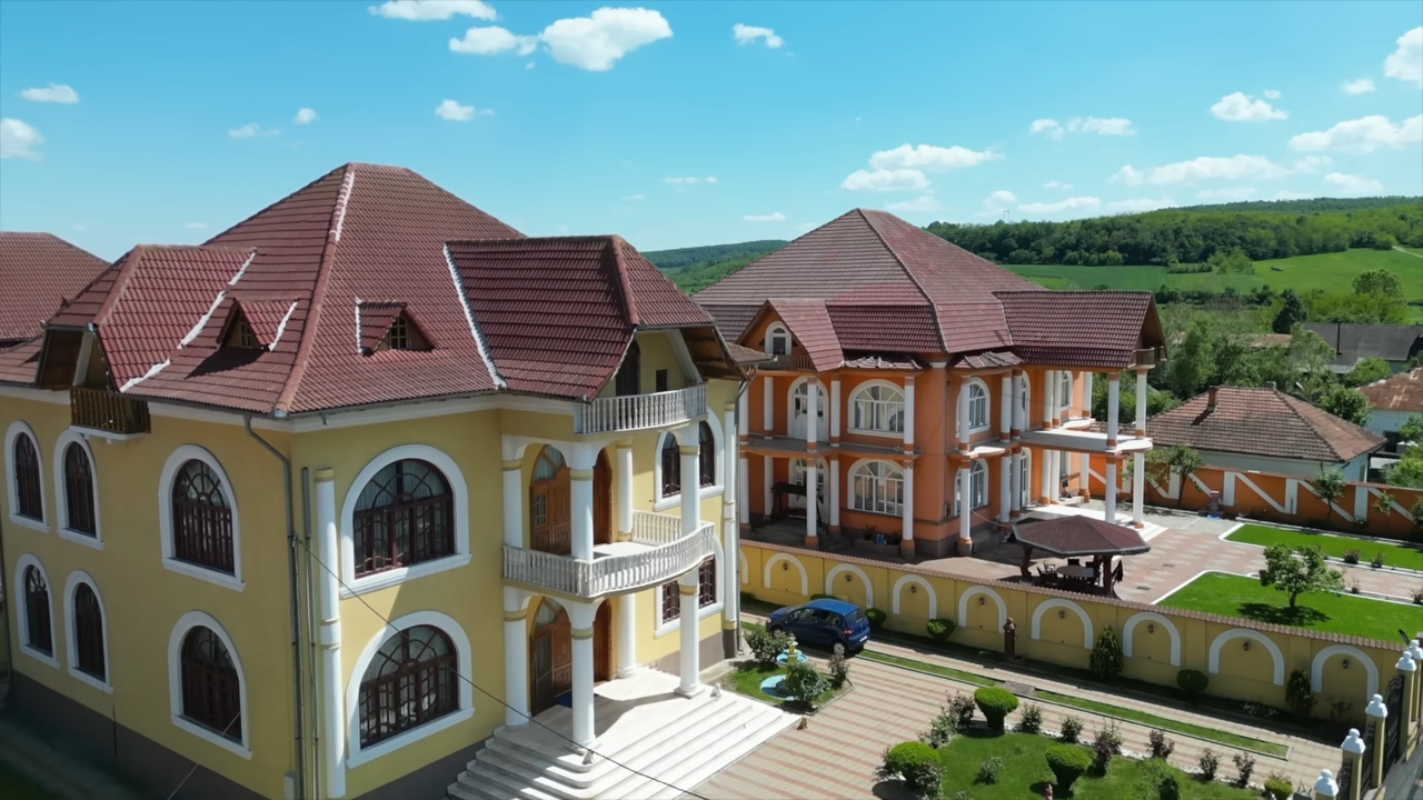 What the lavish Gypsy mansions of Romania reveal