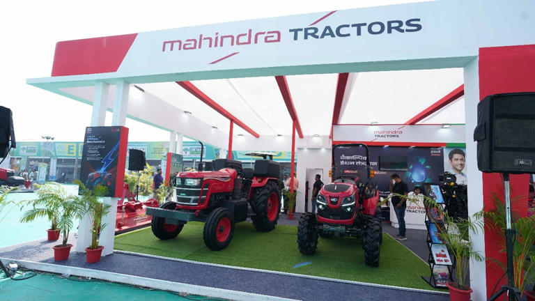 Mahindra showcases alternate fuel tractor range and clean-farm technologies