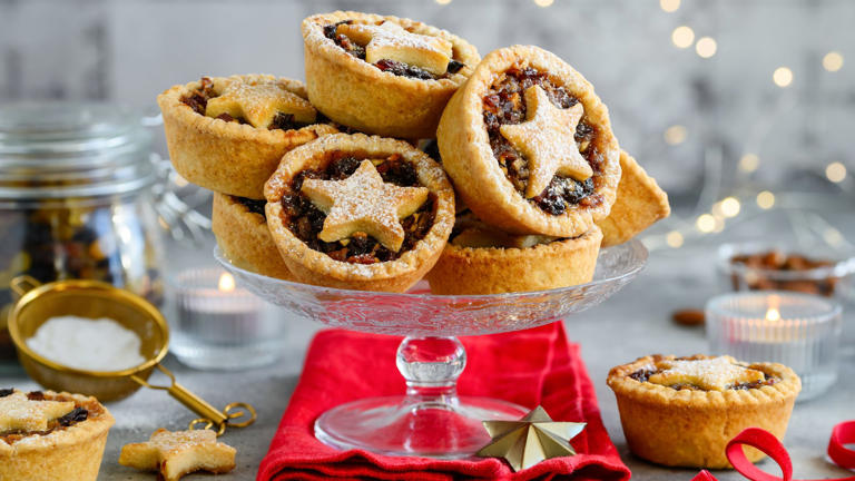 The Simple Mince Pie Recipe That Often Appears On Holiday Tables