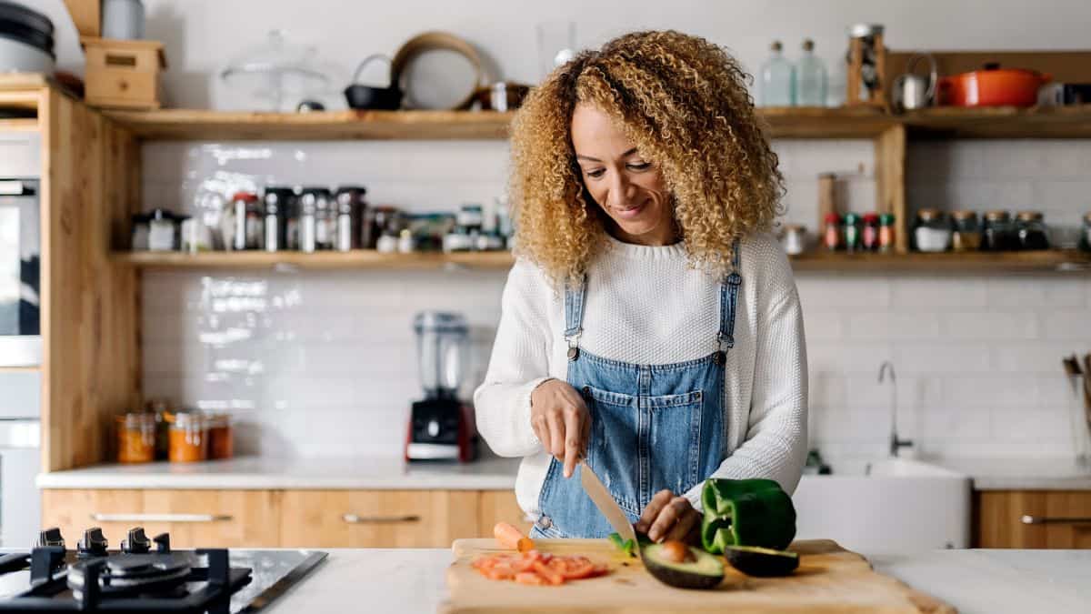 6 kitchen shortcuts chefs use when no one’s watching