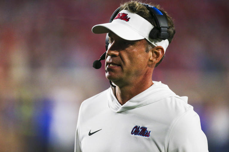Lane Kiffin, LSU Dealt News Amid College Football Season