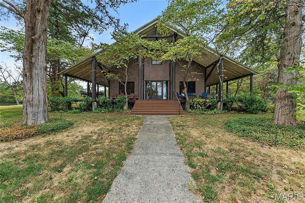 Step Inside a 1907 Prairie Estate in Bland, Missouri Featuring Elk Head ...