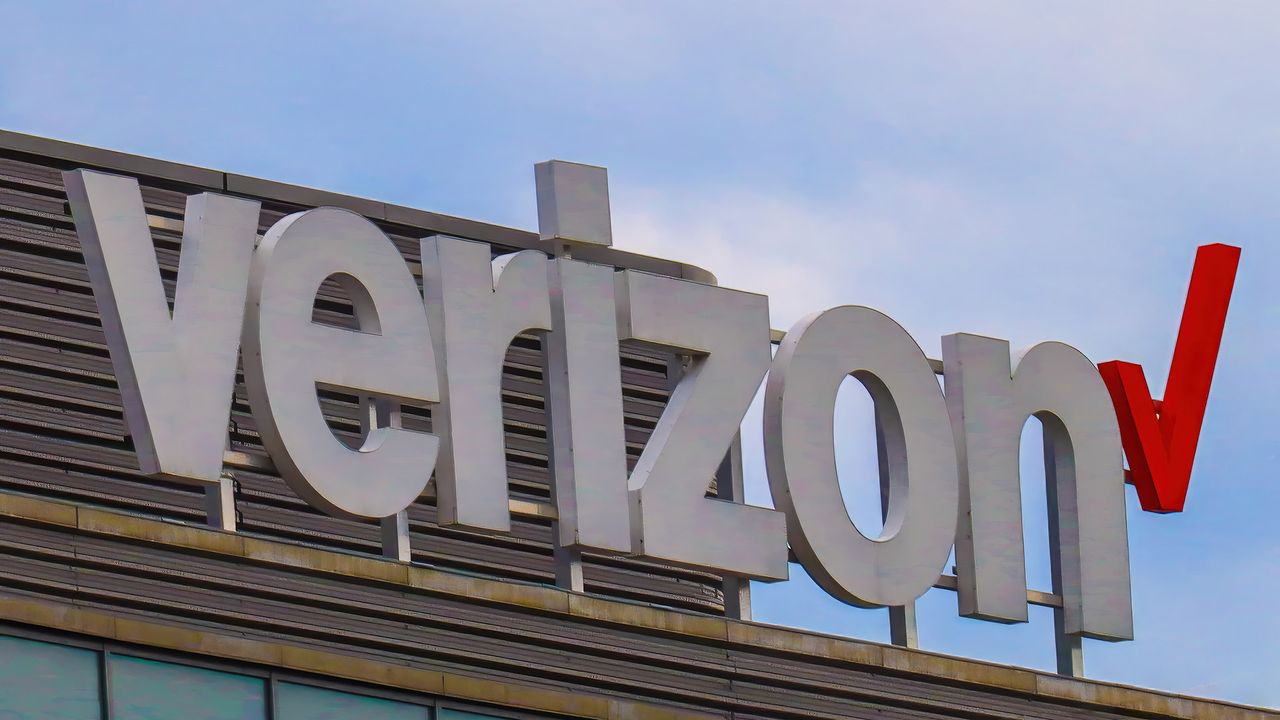 Verizon has exhausted all options: telecom giant issues rare refund as ...
